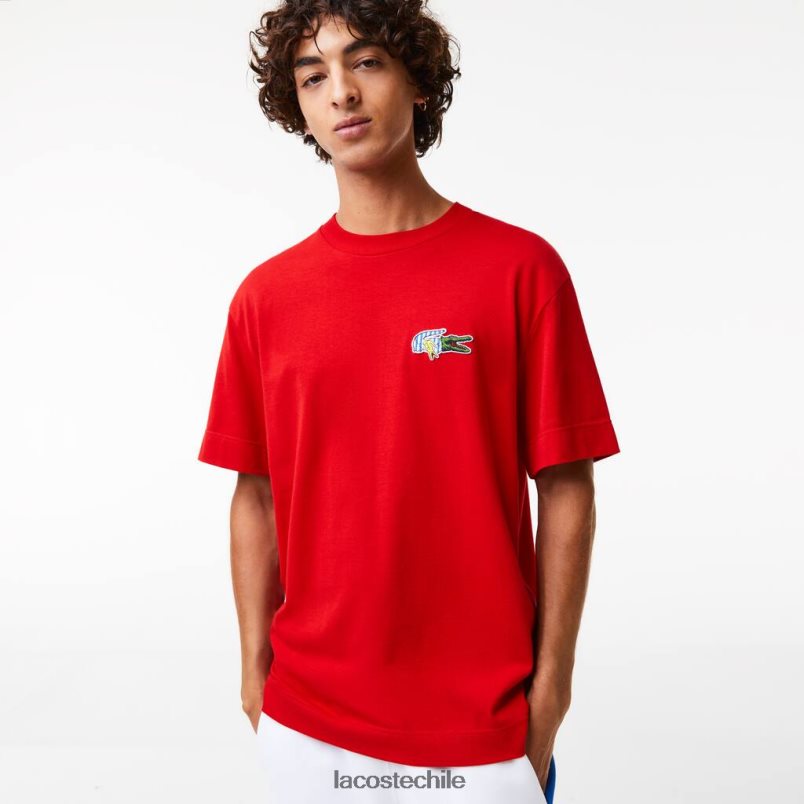 Lacoste hombres camiseta holgada con insignia y efecto cómic rojo ropa ...